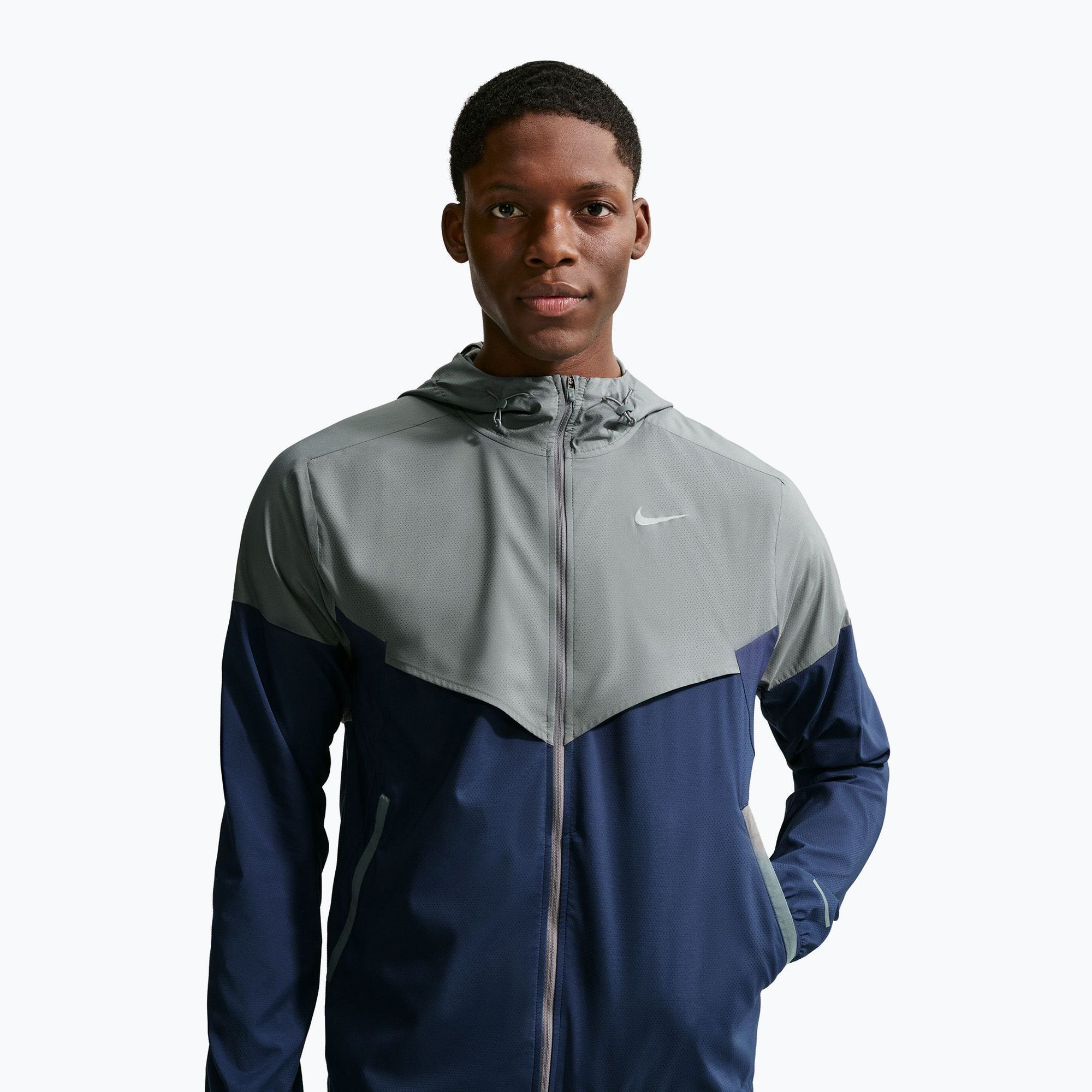 Vyriška bėgimo striukė Nike Impossibly Light Windrunner smoke grey/wolf ...